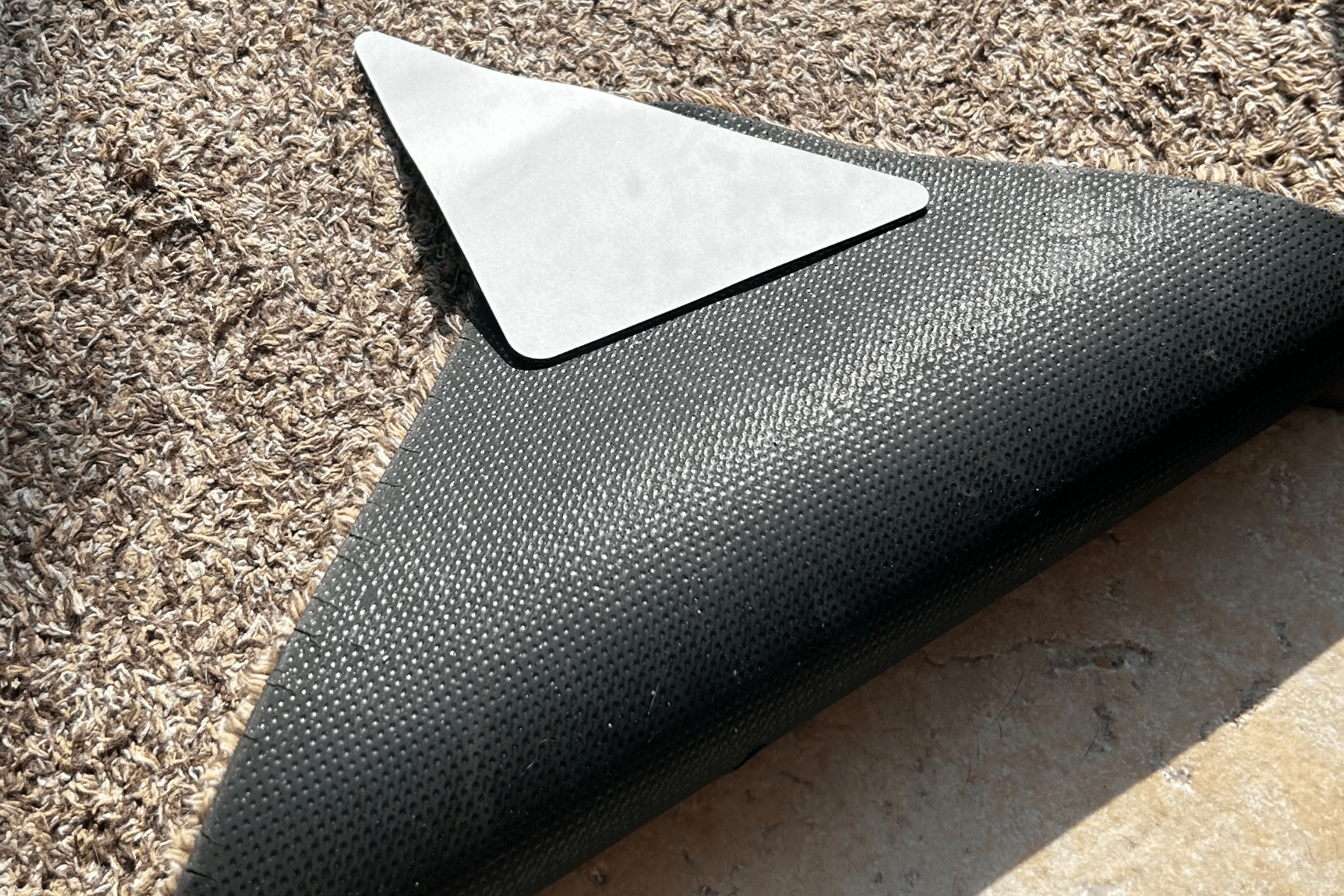 How to Choose the Best Modern Area Rugs for Your Home - Basic Home DIY